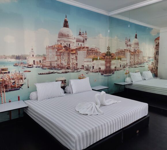 Minimalist Modern Superior King Room - 8988 Resort